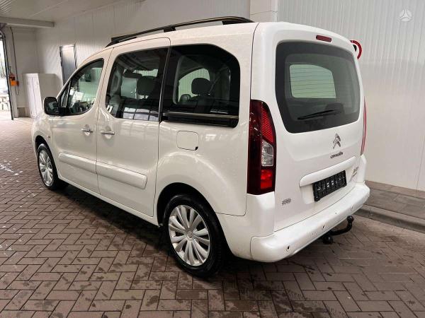 White Citroen Berlingo 2015 in Kaunas, with an engine capacity of 1.60 L and mileage of 227 thousand km for 4400 €, photo 4 on AUTOMOTO.COM.LV
