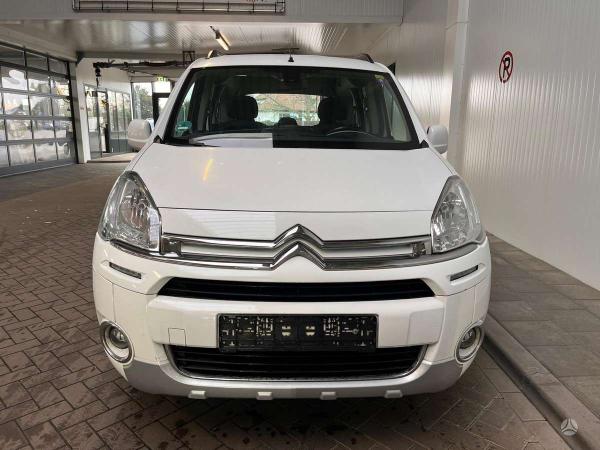 White Citroen Berlingo 2015 in Kaunas, with an engine capacity of 1.60 L and mileage of 227 thousand km for 4400 €, photo 5 on AUTOMOTO.COM.LV