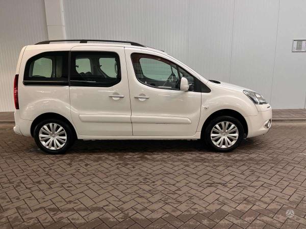 White Citroen Berlingo 2015 in Kaunas, with an engine capacity of 1.60 L and mileage of 227 thousand km for 4400 €, photo 6 on AUTOMOTO.COM.LV