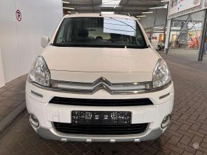 White Citroen Berlingo 2015 in Kaunas, with an engine capacity of 1.60 L and mileage of 227 thousand km for 4400 €, photo 9 on AUTOMOTO.COM.LV