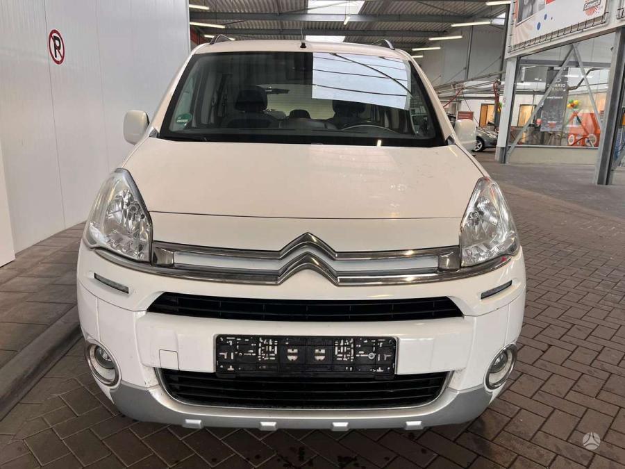 White Citroen Berlingo 2015 in Kaunas, with an engine capacity of 1.60 L and mileage of 227 thousand km for 4400 €, photo 9 on AUTOMOTO.COM.LV