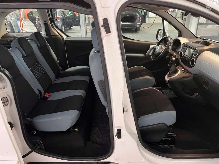 White Citroen Berlingo 2015 in Kaunas, with an engine capacity of 1.60 L and mileage of 227 thousand km for 4400 €, photo 11 on AUTOMOTO.COM.LV