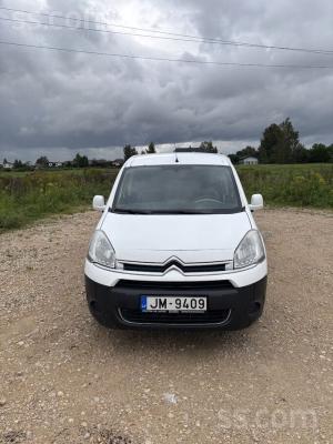 White Citroen Berlingo 2015 in Riga, with an engine capacity of 1.60 L and mileage of 222 thousand km for 2500 €, photo  on AUTOMOTO.COM.LV