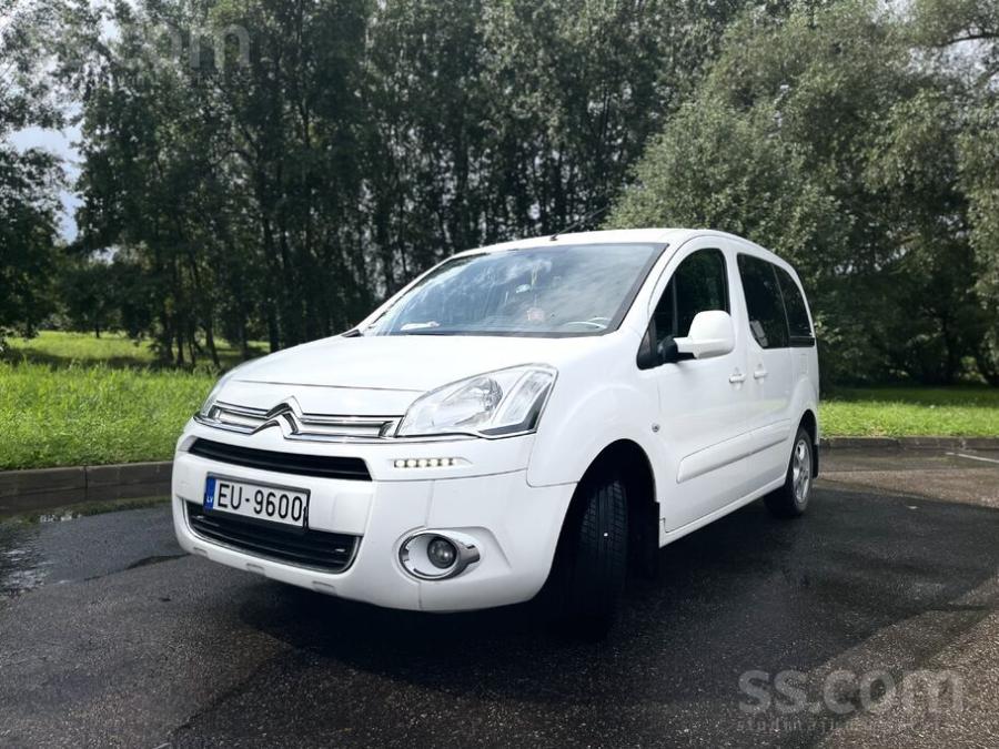 White Citroen Berlingo 2015 in Riga, with an engine capacity of 1.60 L and mileage of 285 thousand km for 5400 €, photo 1 on AUTOMOTO.COM.LV