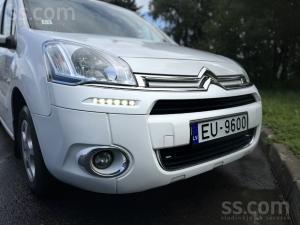 White Citroen Berlingo 2015 in Riga, with an engine capacity of 1.60 L and mileage of 285 thousand km for 5400 €, photo 4 on AUTOMOTO.COM.LV