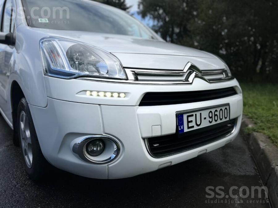 White Citroen Berlingo 2015 in Riga, with an engine capacity of 1.60 L and mileage of 285 thousand km for 5400 €, photo 4 on AUTOMOTO.COM.LV
