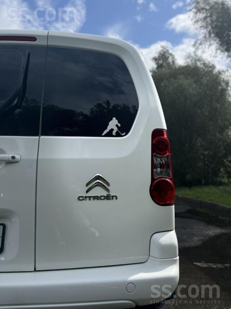 White Citroen Berlingo 2015 in Riga, with an engine capacity of 1.60 L and mileage of 285 thousand km for 5400 €, photo 7 on AUTOMOTO.COM.LV