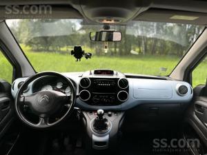 White Citroen Berlingo 2015 in Riga, with an engine capacity of 1.60 L and mileage of 285 thousand km for 5400 €, photo 9 on AUTOMOTO.COM.LV