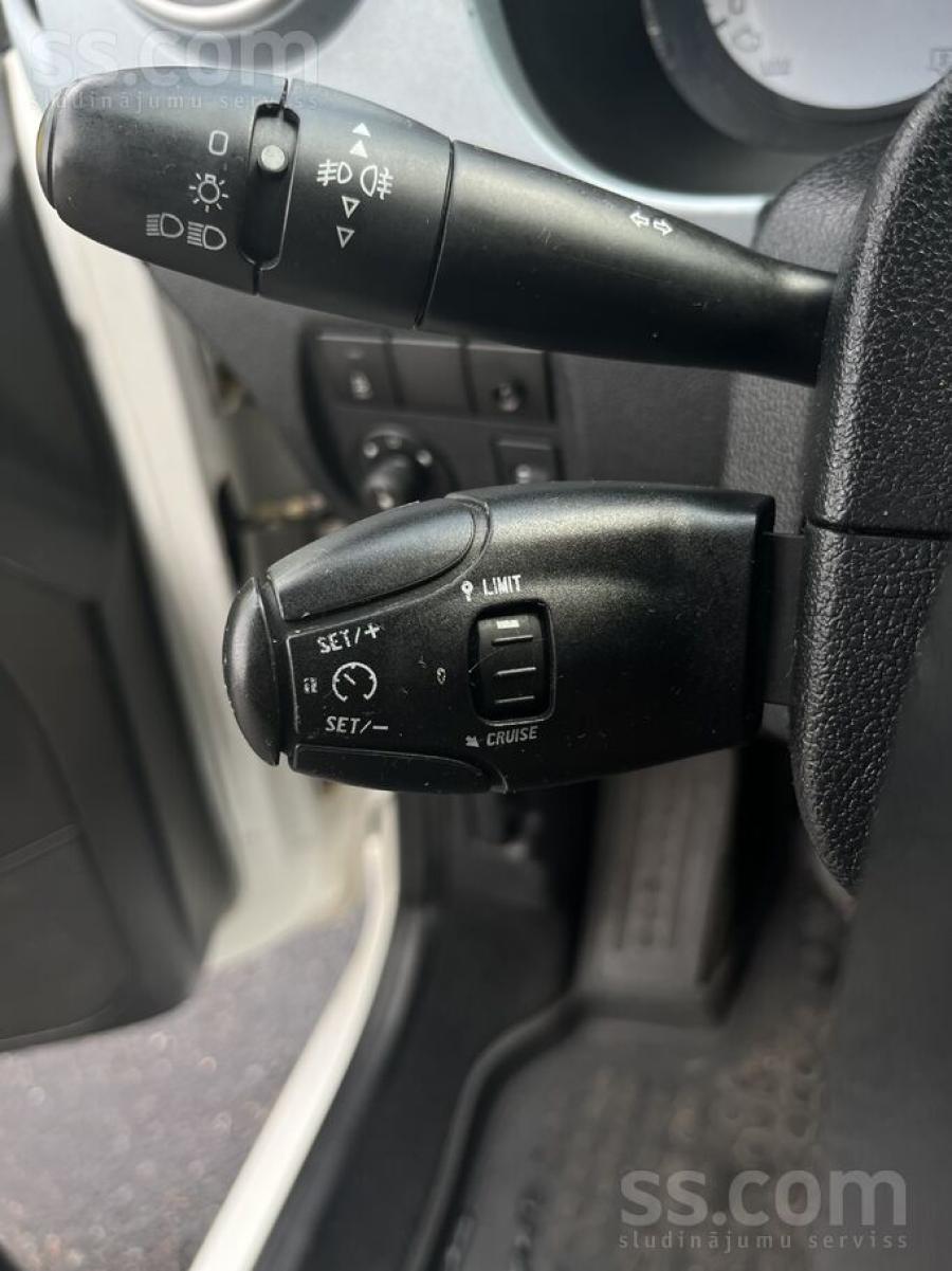 White Citroen Berlingo 2015 in Riga, with an engine capacity of 1.60 L and mileage of 285 thousand km for 5400 €, photo 14 on AUTOMOTO.COM.LV