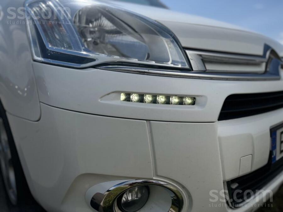 White Citroen Berlingo 2015 in Riga, with an engine capacity of 1.60 L and mileage of 285 thousand km for 5400 €, photo 19 on AUTOMOTO.COM.LV