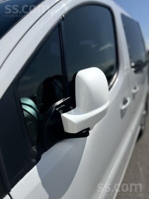 White Citroen Berlingo 2015 in Riga, with an engine capacity of 1.60 L and mileage of 285 thousand km for 5400 €, photo 20 on AUTOMOTO.COM.LV