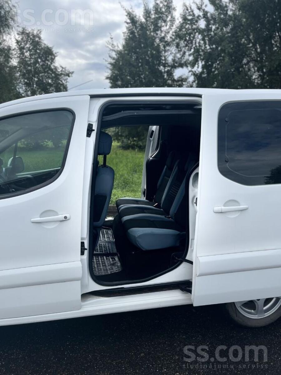 White Citroen Berlingo 2015 in Riga, with an engine capacity of 1.60 L and mileage of 285 thousand km for 5400 €, photo 24 on AUTOMOTO.COM.LV
