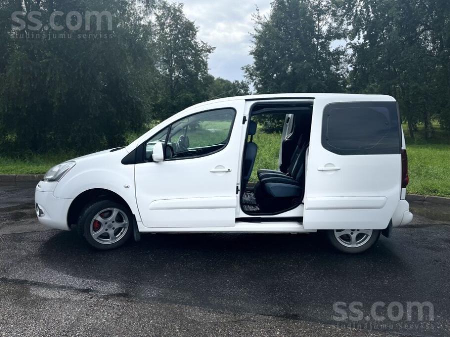 White Citroen Berlingo 2015 in Riga, with an engine capacity of 1.60 L and mileage of 285 thousand km for 5400 €, photo 25 on AUTOMOTO.COM.LV