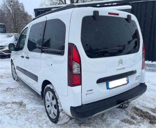 White Citroen Berlingo 2016 in Taurage, with an engine capacity of 1.56 L and mileage of 280 thousand km for 5200 €, photo 3 on AUTOMOTO.COM.LV