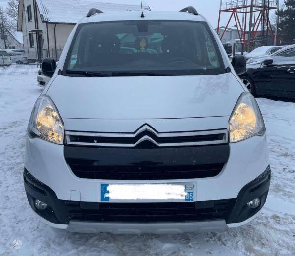 White Citroen Berlingo 2016 in Taurage, with an engine capacity of 1.56 L and mileage of 280 thousand km for 5200 €, photo 8 on AUTOMOTO.COM.LV