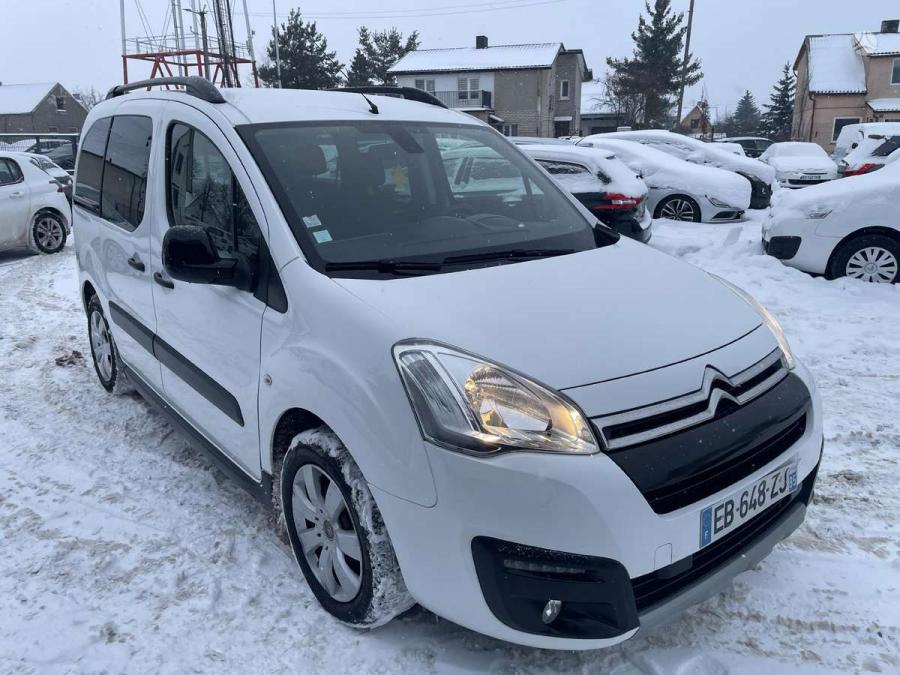 White Citroen Berlingo 2016 in Taurage, with an engine capacity of 1.56 L and mileage of 280 thousand km for 4700 €, photo 1 on AUTOMOTO.COM.LV