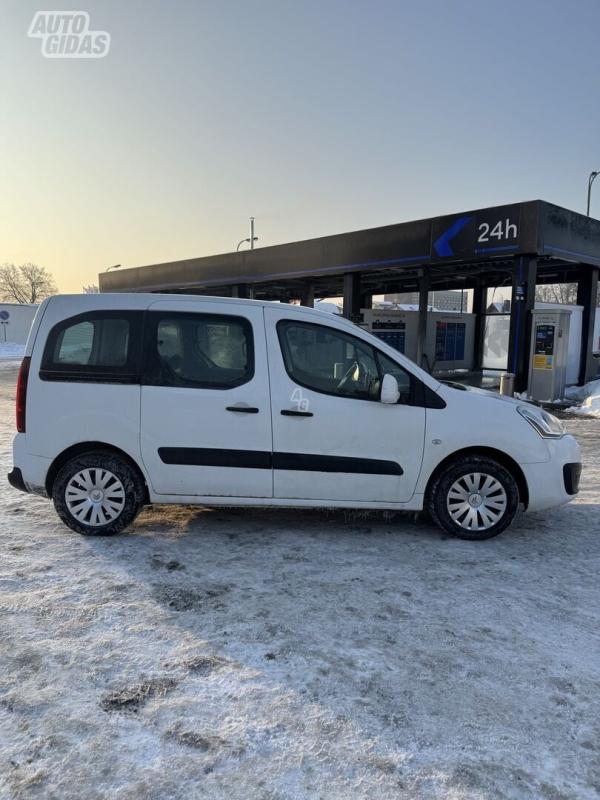 White Citroen Berlingo 2016 in Klaipeda, with an engine capacity of 1.60 L and mileage of 203 thousand km for 4600 €, photo 5 on AUTOMOTO.COM.LV