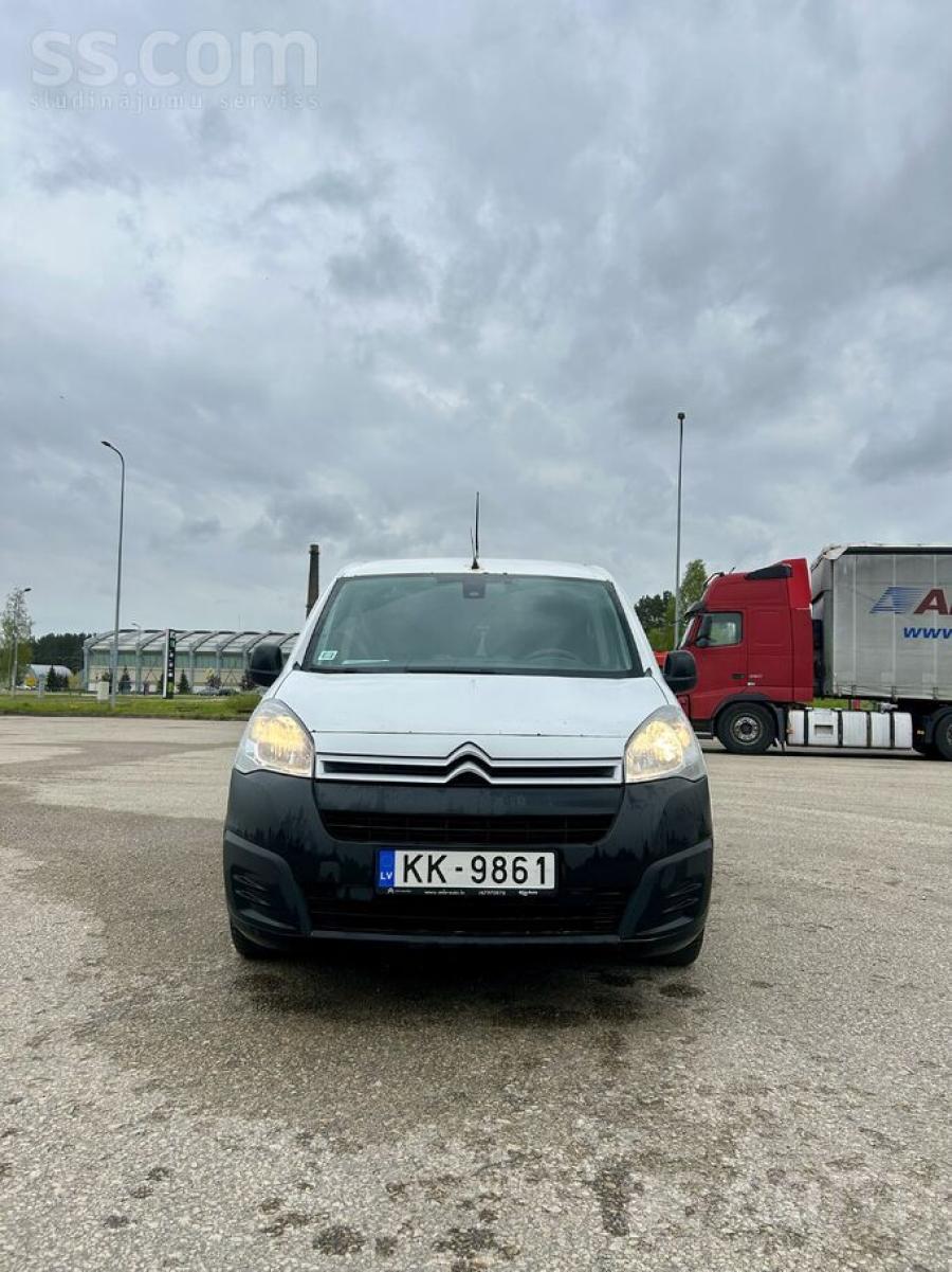 White Citroen Berlingo 2016 in Valka, with an engine capacity of 1.60 L and mileage of 362 thousand km for 1800 €, photo 1 on AUTOMOTO.COM.LV