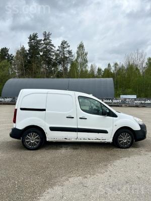 White Citroen Berlingo 2016 in Valka, with an engine capacity of 1.60 L and mileage of 362 thousand km for 1800 €, photo 4 on AUTOMOTO.COM.LV