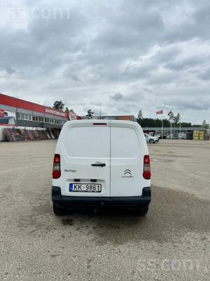 White Citroen Berlingo 2016 in Valka, with an engine capacity of 1.60 L and mileage of 362 thousand km for 1800 €, photo 5 on AUTOMOTO.COM.LV