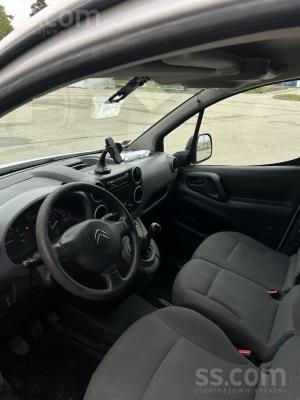 White Citroen Berlingo 2016 in Valka, with an engine capacity of 1.60 L and mileage of 362 thousand km for 1800 €, photo 6 on AUTOMOTO.COM.LV