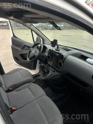 White Citroen Berlingo 2016 in Valka, with an engine capacity of 1.60 L and mileage of 362 thousand km for 1800 €, photo 9 on AUTOMOTO.COM.LV