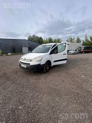 Balts Citroen Berlingo 2016 Rīga, ar dzinēja tilpumu 1.60 L un nobraukumu 179 tūkst. km par 3000 €, foto  vietnē AUTOMOTO.COM.LV