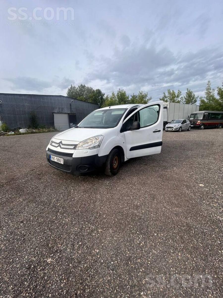 Balts Citroen Berlingo 2016 Rīga, ar dzinēja tilpumu 1.60 L un nobraukumu 179 tūkst. km par 3000 €, foto 1 vietnē AUTOMOTO.COM.LV