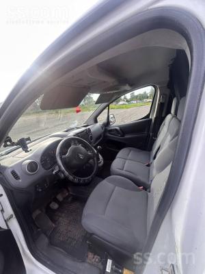 Balts Citroen Berlingo 2016 Rīga, ar dzinēja tilpumu 1.60 L un nobraukumu 179 tūkst. km par 3000 €, foto 3 vietnē AUTOMOTO.COM.LV
