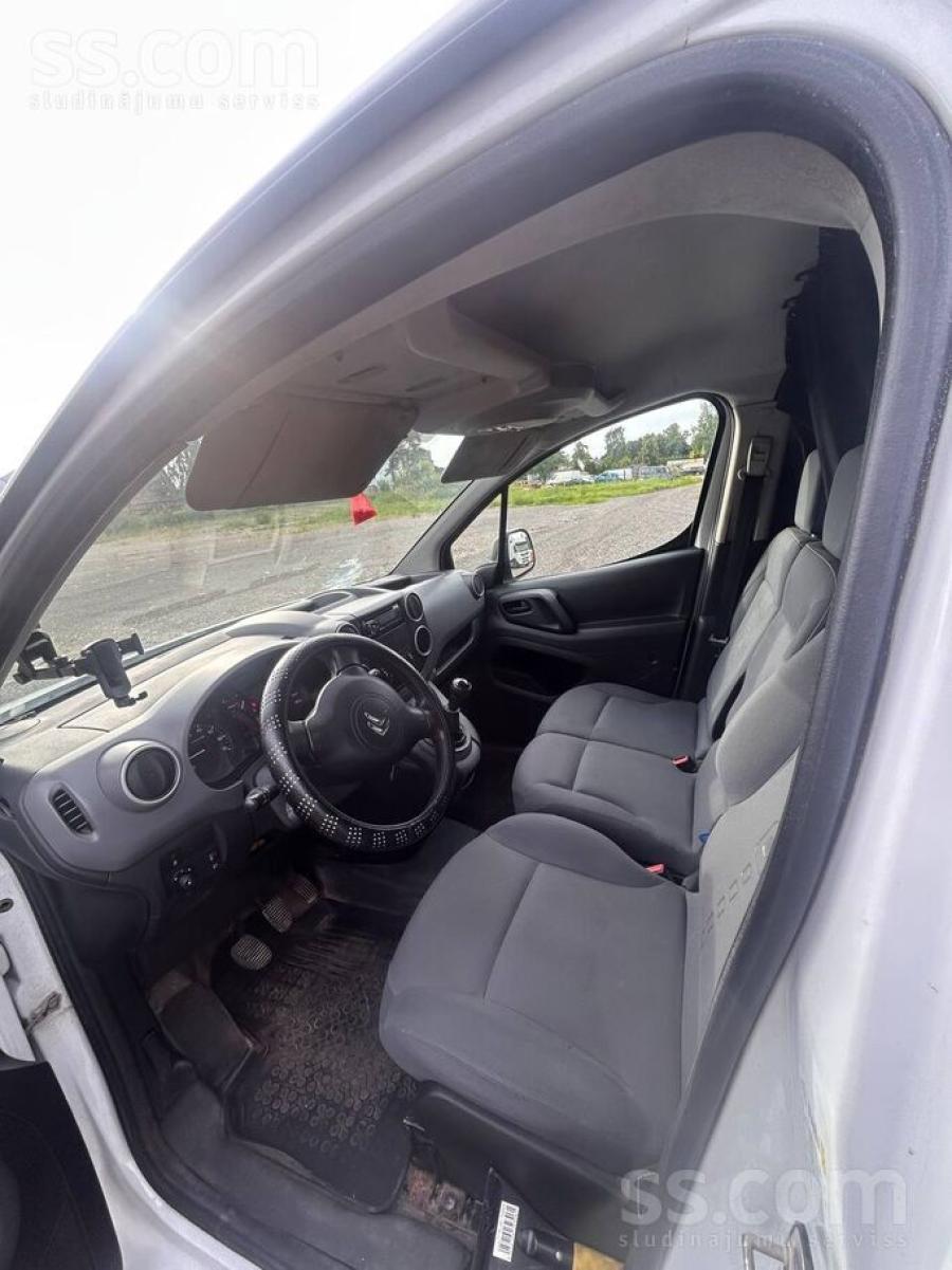 Balts Citroen Berlingo 2016 Rīga, ar dzinēja tilpumu 1.60 L un nobraukumu 179 tūkst. km par 3000 €, foto 3 vietnē AUTOMOTO.COM.LV