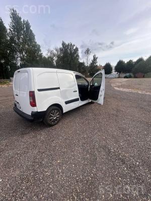 Balts Citroen Berlingo 2016 Rīga, ar dzinēja tilpumu 1.60 L un nobraukumu 179 tūkst. km par 3000 €, foto 4 vietnē AUTOMOTO.COM.LV