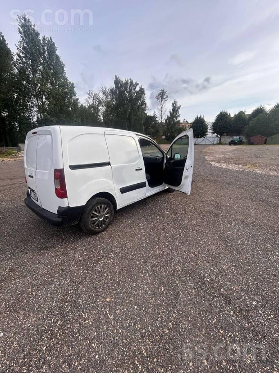 Balts Citroen Berlingo 2016 Rīga, ar dzinēja tilpumu 1.60 L un nobraukumu 179 tūkst. km par 3000 €, foto 4 vietnē AUTOMOTO.COM.LV