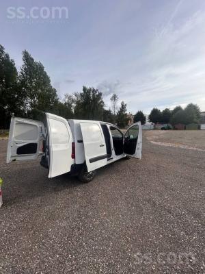 Balts Citroen Berlingo 2016 Rīga, ar dzinēja tilpumu 1.60 L un nobraukumu 179 tūkst. km par 3000 €, foto 5 vietnē AUTOMOTO.COM.LV