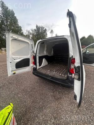 Balts Citroen Berlingo 2016 Rīga, ar dzinēja tilpumu 1.60 L un nobraukumu 179 tūkst. km par 3000 €, foto 6 vietnē AUTOMOTO.COM.LV
