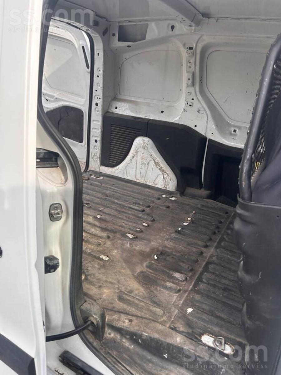 Balts Citroen Berlingo 2016 Rīga, ar dzinēja tilpumu 1.60 L un nobraukumu 179 tūkst. km par 3000 €, foto 7 vietnē AUTOMOTO.COM.LV