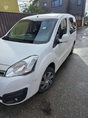 Balts Citroen Berlingo 2016 Kauņa, ar dzinēja tilpumu 1.56 L un nobraukumu 371 tūkst. km par 3000 €, foto 3 vietnē AUTOMOTO.COM.LV