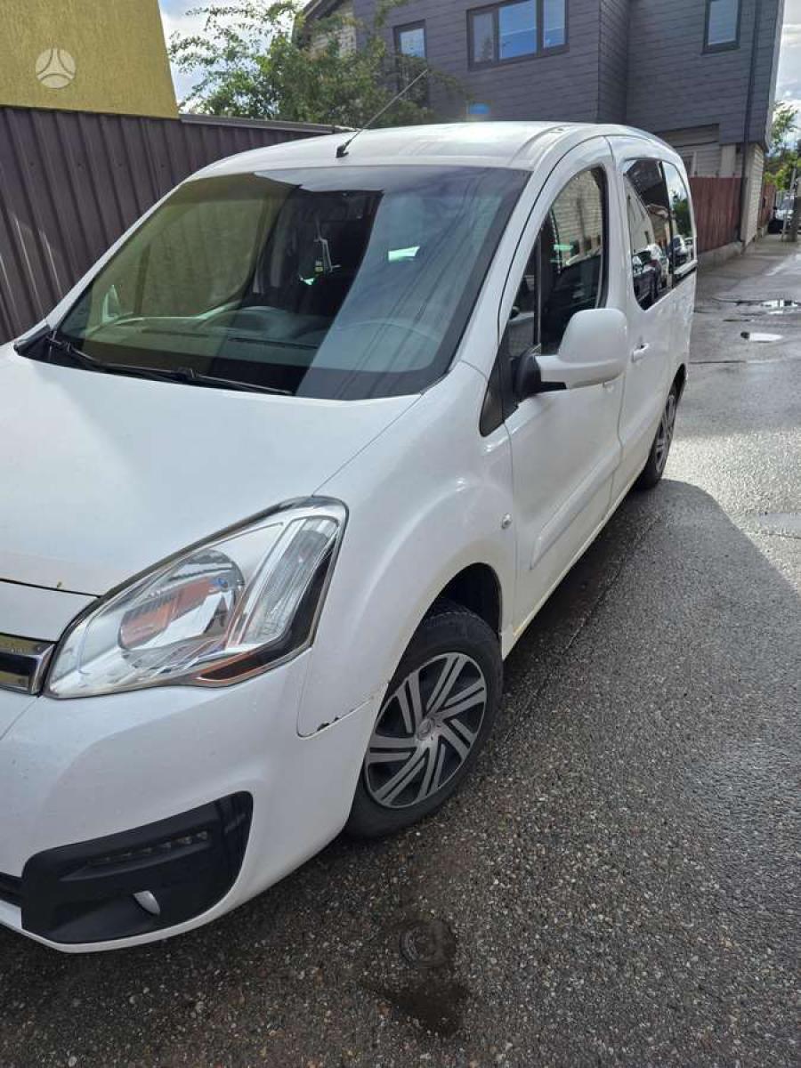 Balts Citroen Berlingo 2016 Kauņa, ar dzinēja tilpumu 1.56 L un nobraukumu 371 tūkst. km par 3000 €, foto 3 vietnē AUTOMOTO.COM.LV