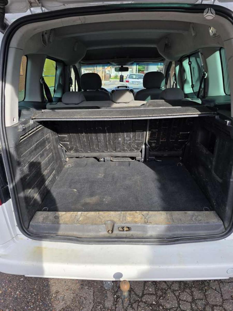 Balts Citroen Berlingo 2016 Kauņa, ar dzinēja tilpumu 1.56 L un nobraukumu 371 tūkst. km par 3000 €, foto 8 vietnē AUTOMOTO.COM.LV