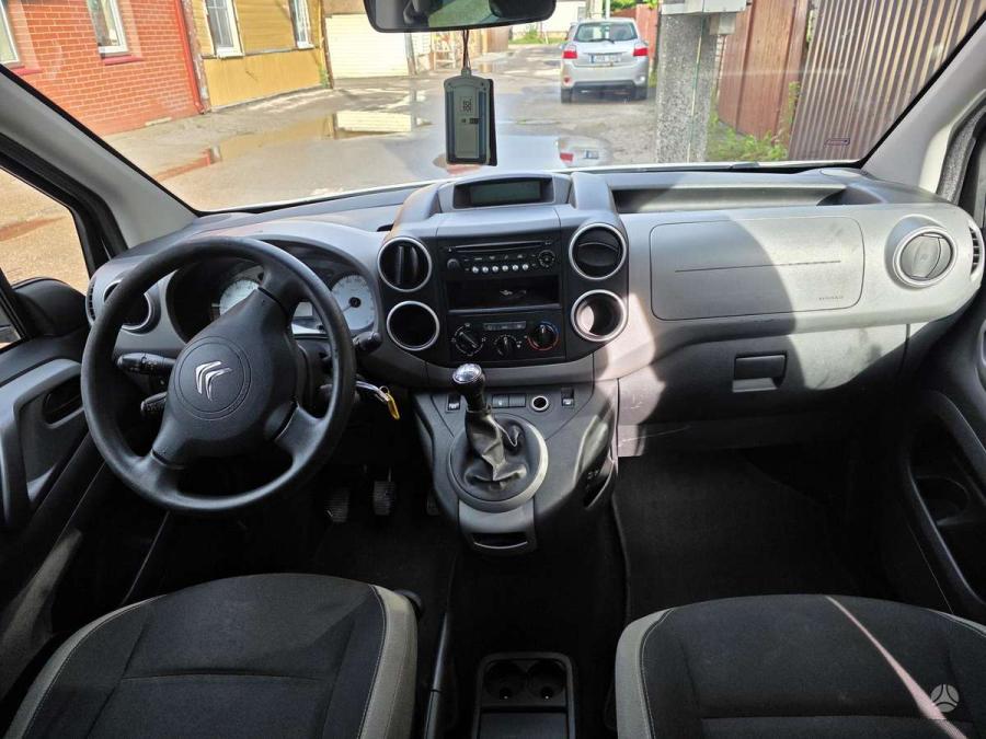 Balts Citroen Berlingo 2016 Kauņa, ar dzinēja tilpumu 1.56 L un nobraukumu 371 tūkst. km par 3000 €, foto 11 vietnē AUTOMOTO.COM.LV