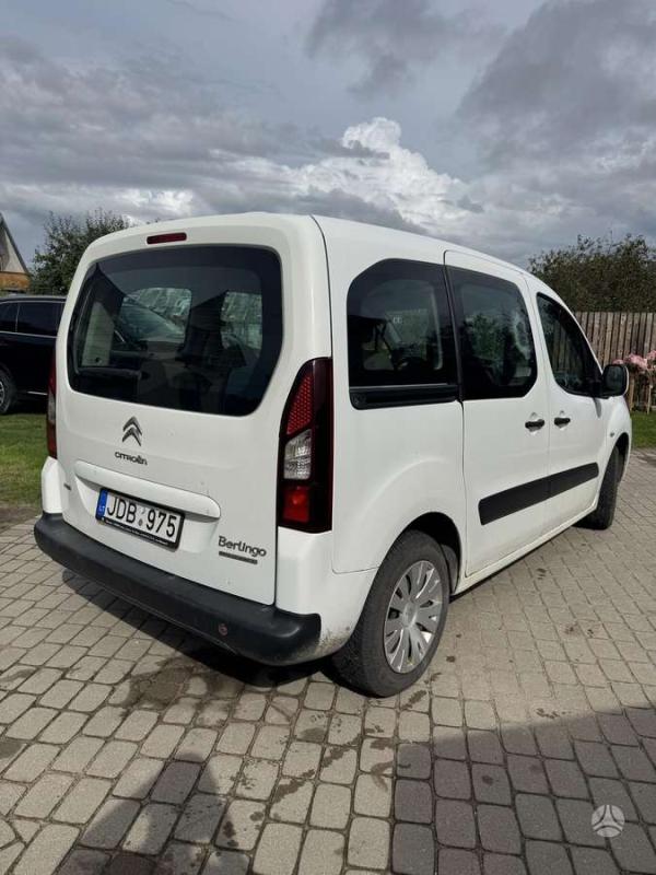 White Citroen Berlingo 2016 in Klaipeda, with an engine capacity of 1.56 L and mileage of 213 thousand km for 3650 €, photo 4 on AUTOMOTO.COM.LV