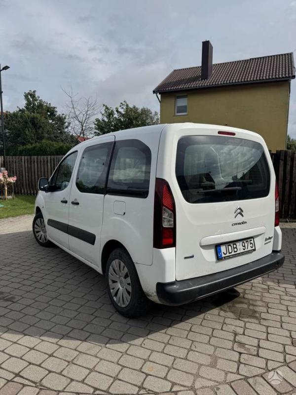 White Citroen Berlingo 2016 in Klaipeda, with an engine capacity of 1.56 L and mileage of 213 thousand km for 3650 €, photo 5 on AUTOMOTO.COM.LV