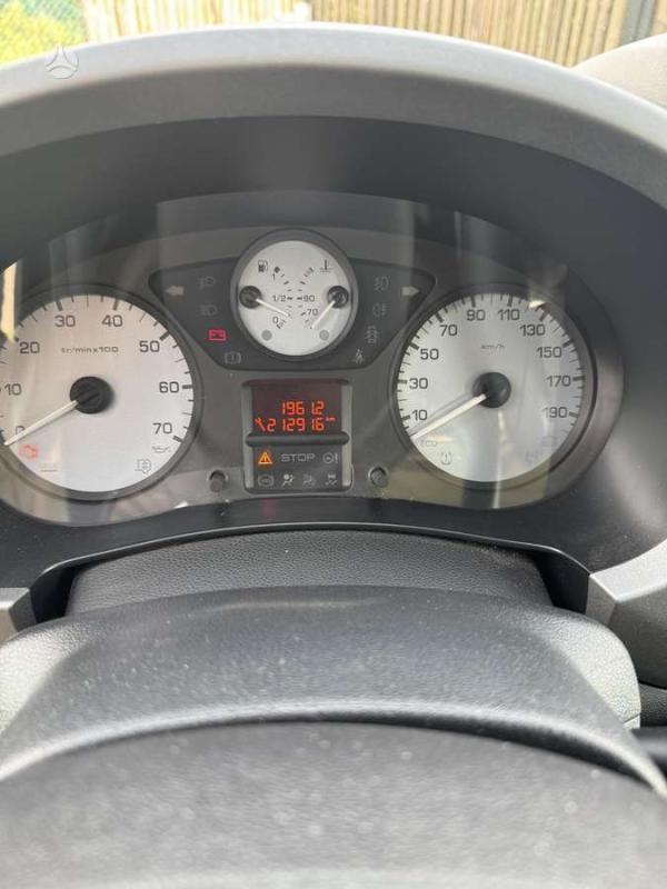 White Citroen Berlingo 2016 in Klaipeda, with an engine capacity of 1.56 L and mileage of 213 thousand km for 3650 €, photo 7 on AUTOMOTO.COM.LV