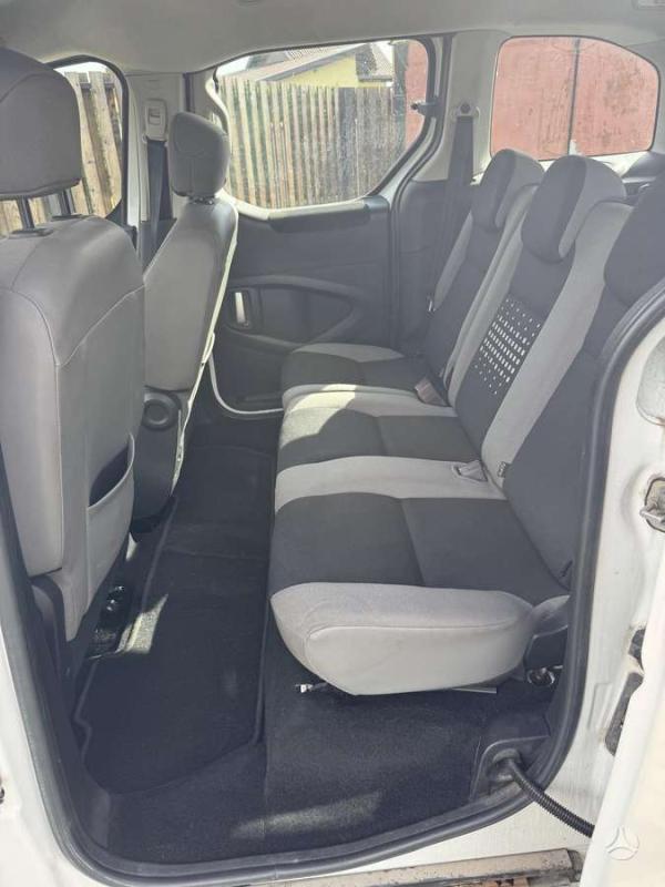 White Citroen Berlingo 2016 in Klaipeda, with an engine capacity of 1.56 L and mileage of 213 thousand km for 3650 €, photo 11 on AUTOMOTO.COM.LV