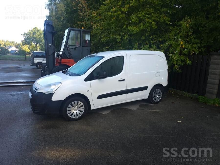 Balts Citroen Berlingo 2016 Rīga, ar dzinēja tilpumu 1.60 L un nobraukumu 231 tūkst. km par 2650 €, foto 1 vietnē AUTOMOTO.COM.LV