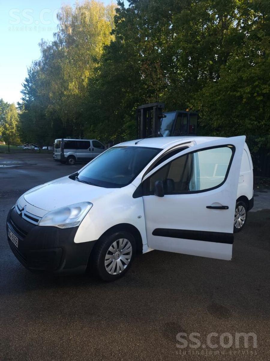 Balts Citroen Berlingo 2016 Rīga, ar dzinēja tilpumu 1.60 L un nobraukumu 231 tūkst. km par 2650 €, foto 3 vietnē AUTOMOTO.COM.LV