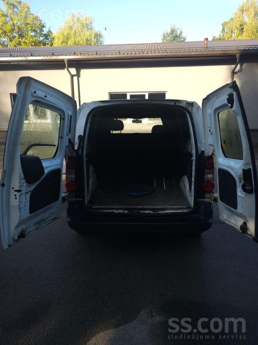 Balts Citroen Berlingo 2016 Rīga, ar dzinēja tilpumu 1.60 L un nobraukumu 231 tūkst. km par 2650 €, foto 5 vietnē AUTOMOTO.COM.LV
