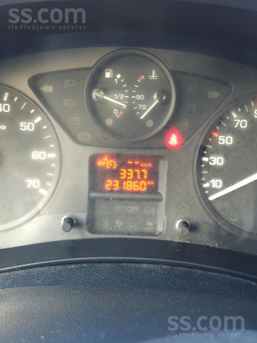 Balts Citroen Berlingo 2016 Rīga, ar dzinēja tilpumu 1.60 L un nobraukumu 231 tūkst. km par 2650 €, foto 8 vietnē AUTOMOTO.COM.LV