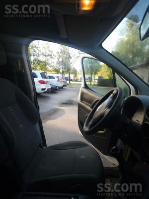 Balts Citroen Berlingo 2016 Rīga, ar dzinēja tilpumu 1.60 L un nobraukumu 231 tūkst. km par 2650 €, foto 9 vietnē AUTOMOTO.COM.LV