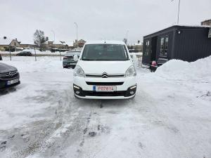 White Citroen Berlingo 2017 in Siauliai, with an engine capacity of 1.56 L and mileage of 200 thousand km for 6900 €, photo 3 on AUTOMOTO.COM.LV