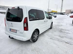 White Citroen Berlingo 2017 in Siauliai, with an engine capacity of 1.56 L and mileage of 200 thousand km for 6900 €, photo 4 on AUTOMOTO.COM.LV